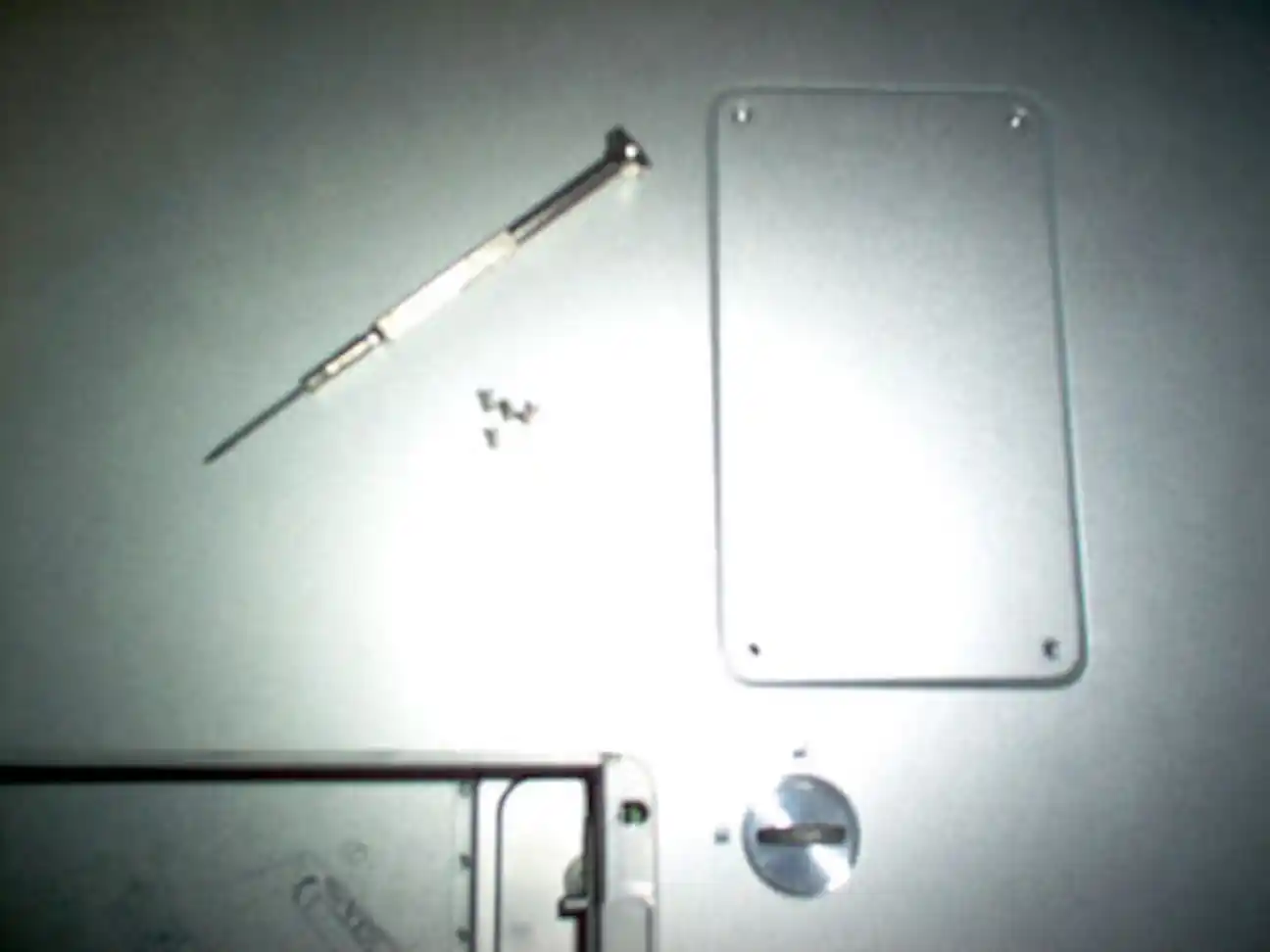 How to Install RAM in a PowerBook G4 | Macinstruct