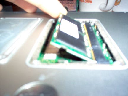 How to Install RAM in a PowerBook G4 | Macinstruct